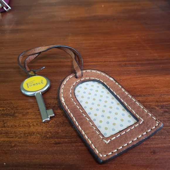 Fossil | Accessories | Fossil Hang Tag Windowed Id Bag Charm Key | Poshmark